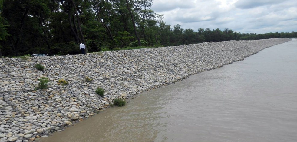 Embankment to stop flood-induced damage from Doda river