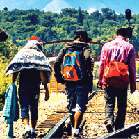 Syarpu lake allures domestic tourists