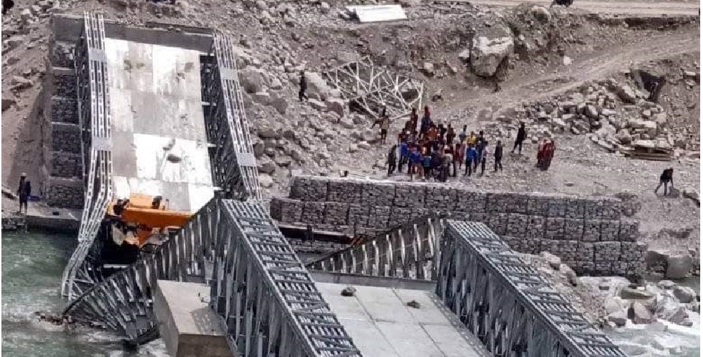 Four killed as Bailey bridge breaks down