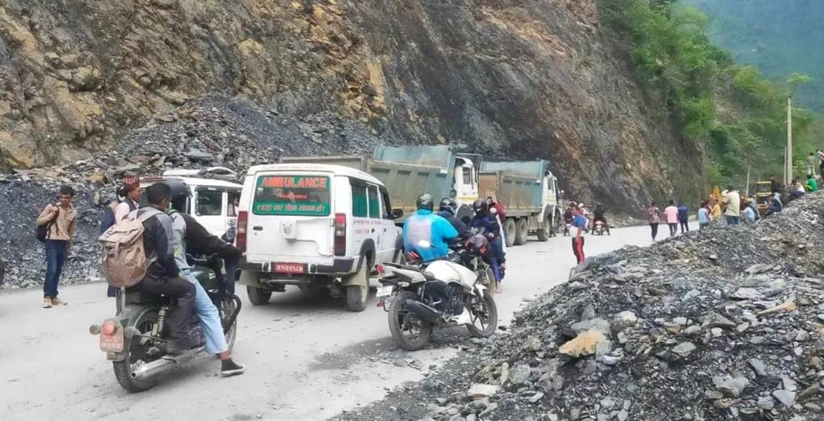 Vehicular movement along Narayanghat-Muglin unlikely until tomorrow