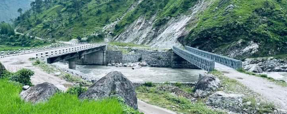 Bauli River has no bridge, Tipada River has two at same spot