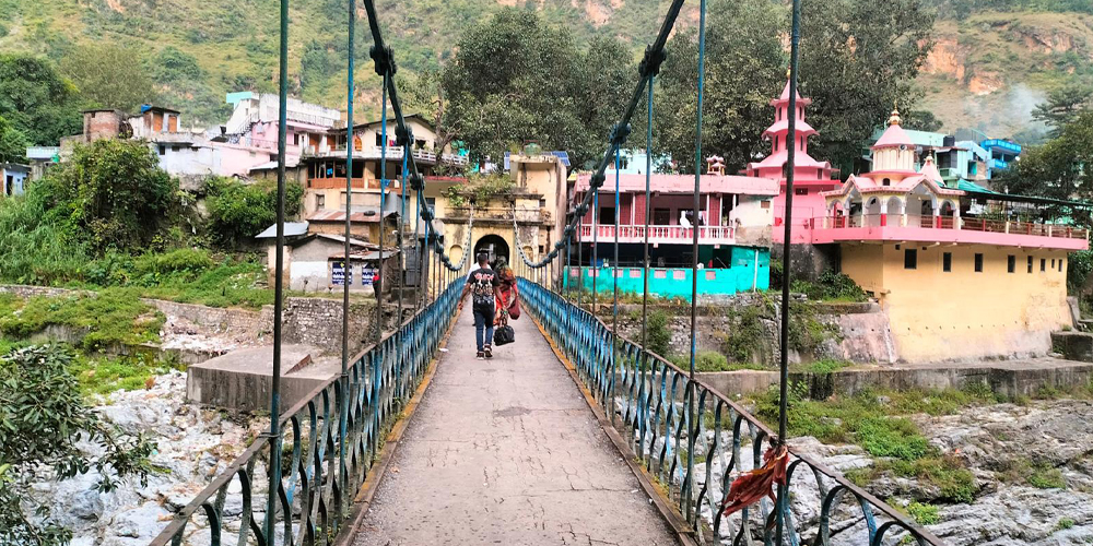 Jhulaghat crossing comes into full operation facilitating people's mobility