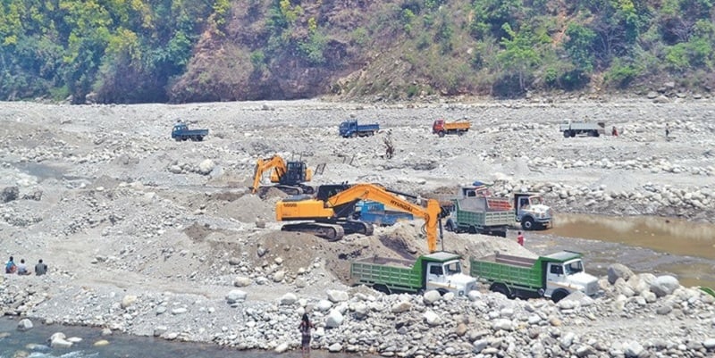 Police mobilized to prevent theft of river aggregates