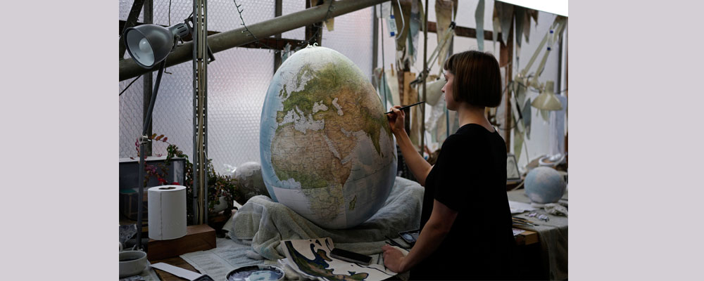 Even in age of Google Earth, people still buy globes