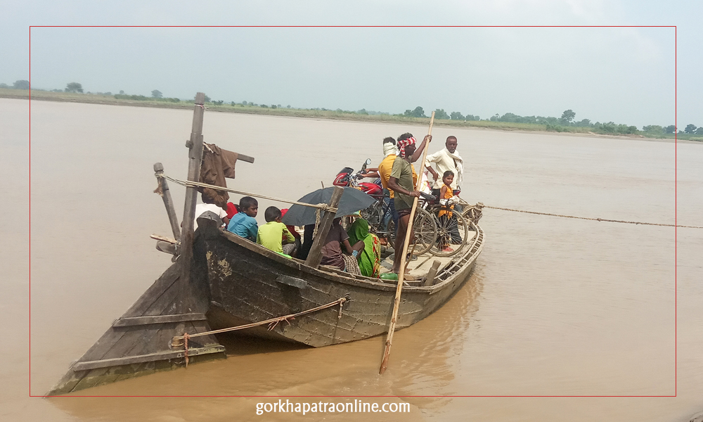 Locals sailing across Rapti River