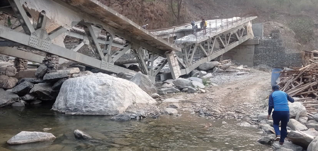 Reconstruction of broken bridge over Kawa River yet to resume